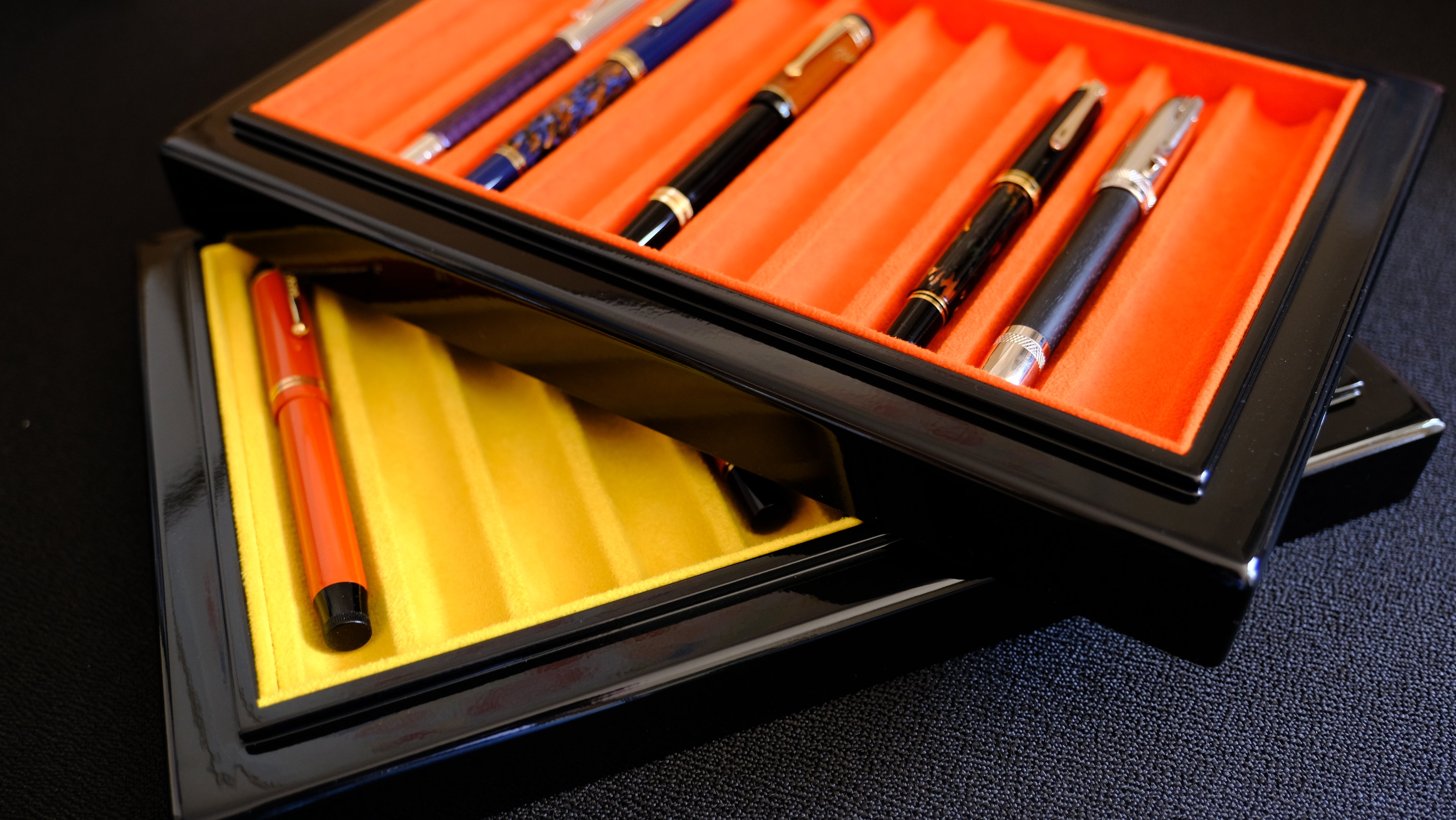 E006 - PIANO BLACK COLOR PEN STACK DISPLAY TRAY - 10 PENS (Without Cle