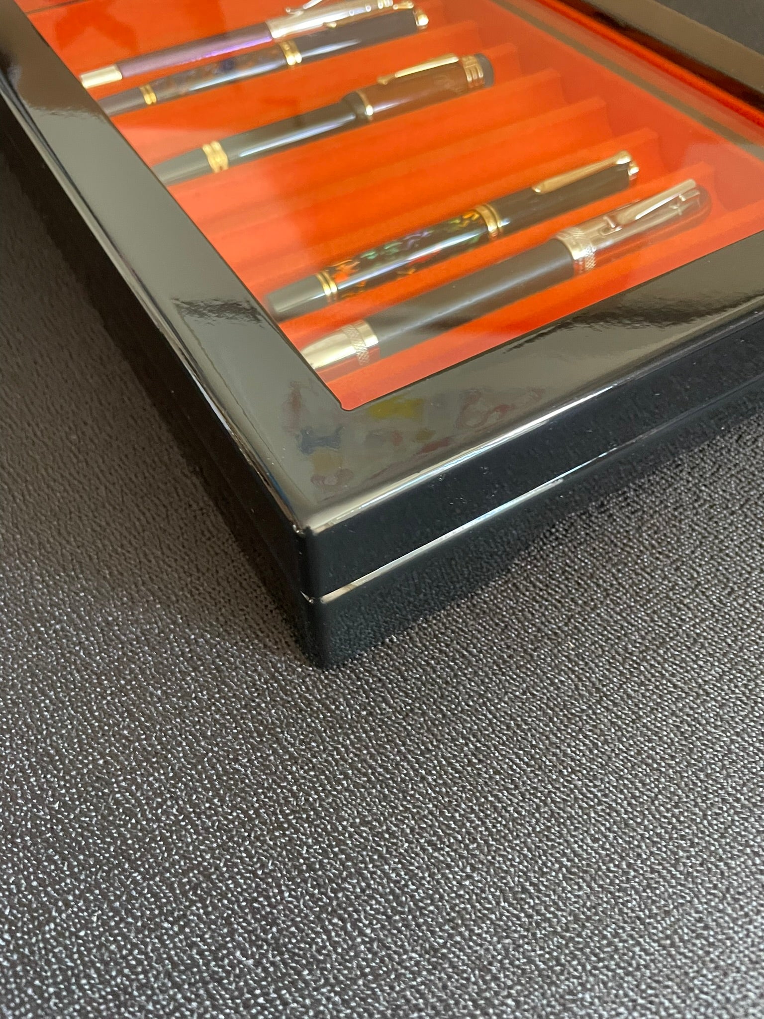 E007 - PIANO BLACK COLOR PEN STACK DISPLAY TRAY - 10 PENS (With Clear